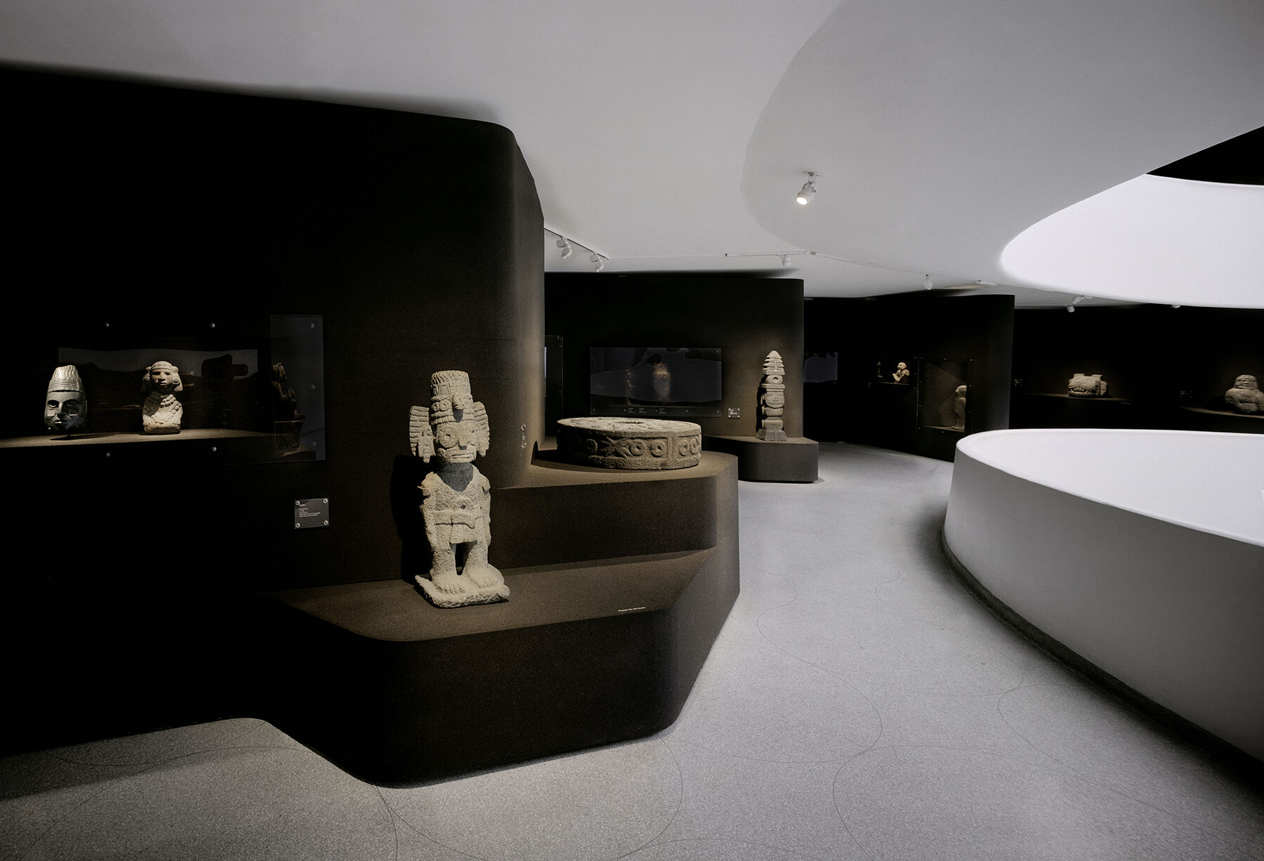 Aztec Empire Exhibition - Höweler + Yoon